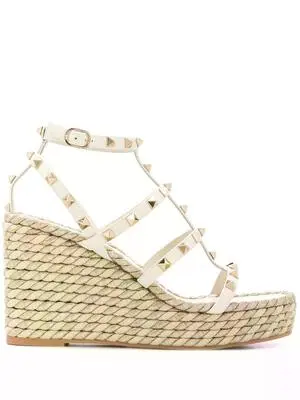 Valentino Garavani Rockstud Wedge Sandals - Neutrals