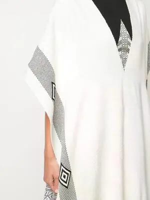 Voz Diamante Pattern Poncho - White