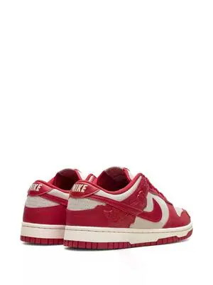 Nike Dunk Low Roses Sneakers - Red
