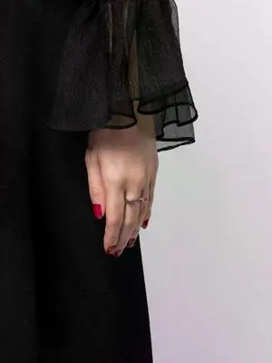 EERA 18kt White Gold Square Hug Ring