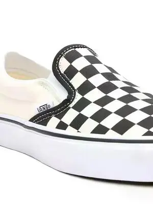 VANS Classic Slip-on Sneakers