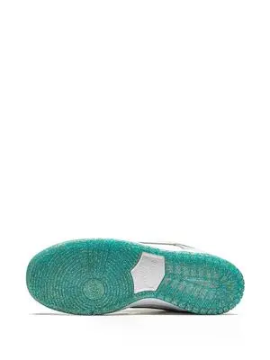 Nike X Sean Cliver Sb Dunk Low Holiday Special Sneakers