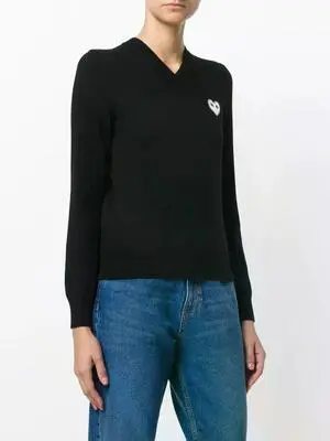 Play Comme Des Garcon V-neck Heart-logo Sweater - Black
