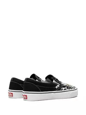 VANS Classic Slip-on Flame Skull Sneakers