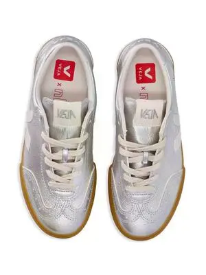 VEJA Volley Trainers