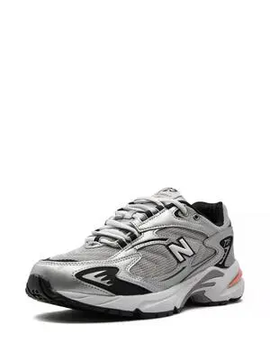 NEW BALANCE 725v1 Metallic Sneakers - Silver