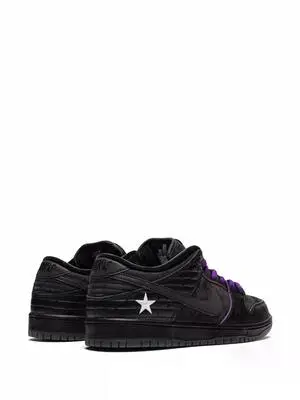 Nike X Familia Sb Dunk Low First Avenue Sneakers - Black