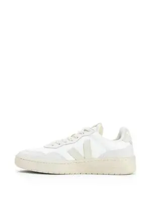 VEJA V-90 Trainers