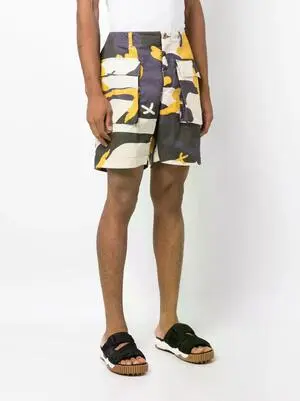 THE POWER FOR THE PEOPLE Camouflage Print Cargo Shorts