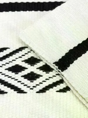 Voz Comunidad Merino-wool Scarf