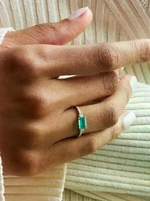 DINNY HALL 14k White Gold Betony Emerald Ring