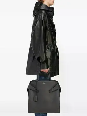 FERRAGAMO Hug Tote Bag In Hammered Calfskin - Black
