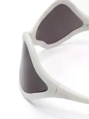 AVAVAV Wraparound Frame Sunglasses - White