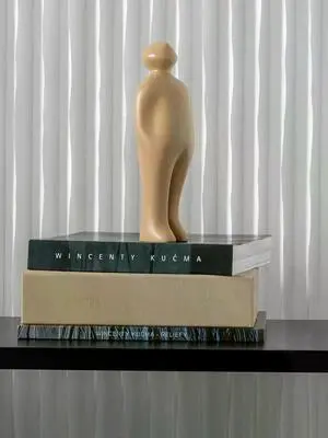GARDECO Small The Visitor Ceramic Figurine