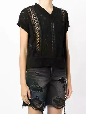 Goen.j V-neck Knitted Jumper With Embroidered Design - Black