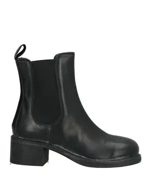 Moma Calfskin Chelsea Boots - Black