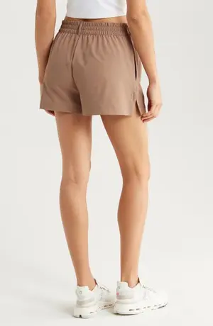 Beyond Yoga Status Shorts - Khaki