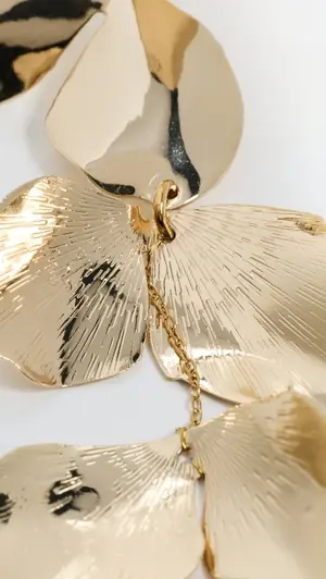 Shashi Ruellia Large Earrings - Gold
