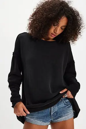 Women's Black Pullovers