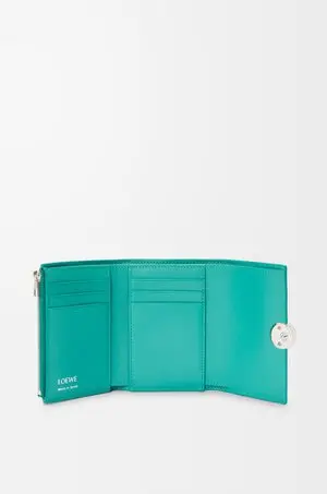 Loewe Pebble Small Vertical Wallet In Pebble Grained Leather Skin - Aquamarine