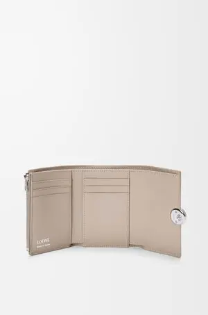 Loewe Pebble Small Vertical Wallet In Pebble Grained Leather Skin - Clay
