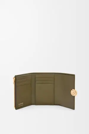 Loewe Pebble Small Vertical Wallet In Pebble Grained Leather Skin - Dark Khaki