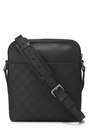 LOUIS VUITTON Damier Infini District Pochette