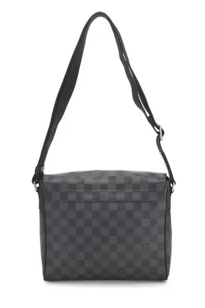 LOUIS VUITTON Damier Graphite District