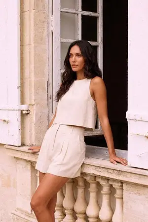 MONLICIA Lena 100% Linen Sleeveless Crop Top - Stone