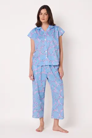 THE CAT'S PAJAMAS Floral Cotton Voile Short-sleeved Capri Pajama Set Skyblush Garland