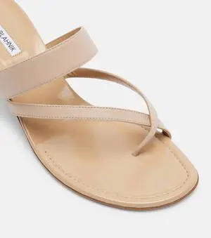 Manolo Blahnik Susa 50 Leather Thong Sandals - Beige