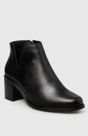 MANELA Alexa Block Heel Bootie