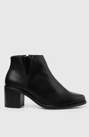 MANELA Alexa Block Heel Bootie