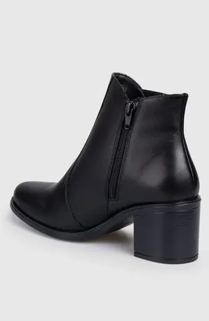 MANELA Leather Chelsea Boot