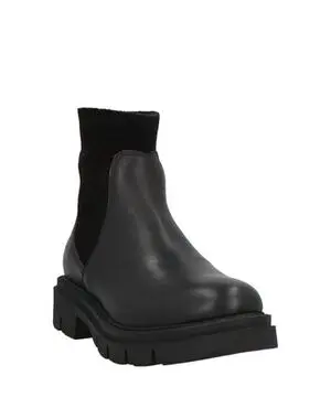 NILA & NILA Leather Chelsea Boots