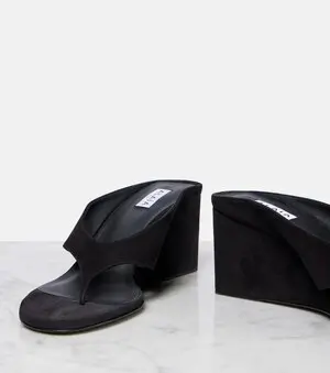 Alaïa Cube 75 Suede Wedge Thong Sandals - Black