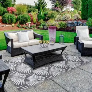 NORTHLIGHT 4' X 6' And White Fan Leaf Rectangular Outdoor Area Rug