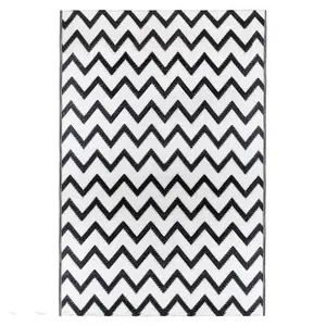 NORTHLIGHT 4' X 6' And White Chevron Rectangular Outdoor Area Rug - Black