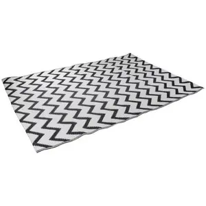 NORTHLIGHT 4' X 6' And White Chevron Rectangular Outdoor Area Rug