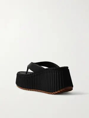 Chloé Nama Leather Platform Flip Flops - Black
