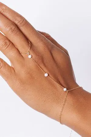 SET & STONES Bobbi Pearl Hand Chain - Gold