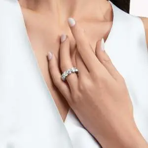 Graff Heart Shape Diamond Band