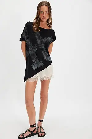 SUNDAY MARKET Sideline Tee