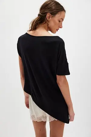 SUNDAY MARKET Sideline Tee