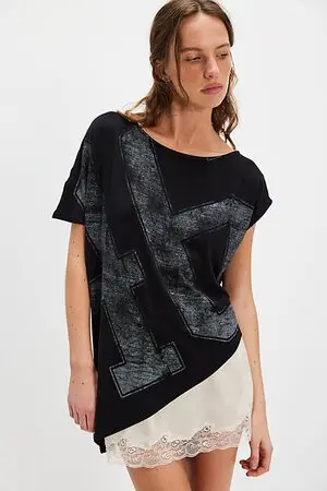 SUNDAY MARKET Sideline Tee