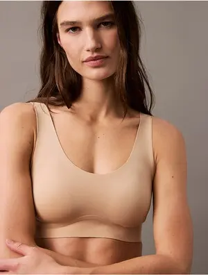 Calvin Klein Invisibles Gel Wire Lightly Lined Bralette - Bare