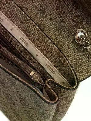 Guess Logo-plaque Shoulder Bag - Brown