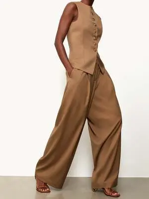 SLOAN The Wide-leg Pleated Trousers