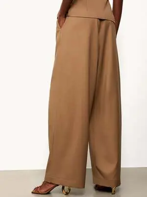 SLOAN The Wide-leg Pleated Trousers