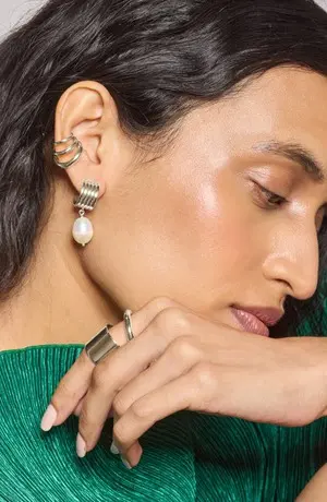 Lady Grey Ridge Freshwater Pearl Hoop Earrings - Silver